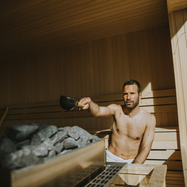 Best Sauna Essential Oils, Types, and How to Use Them - Sauna Weekly